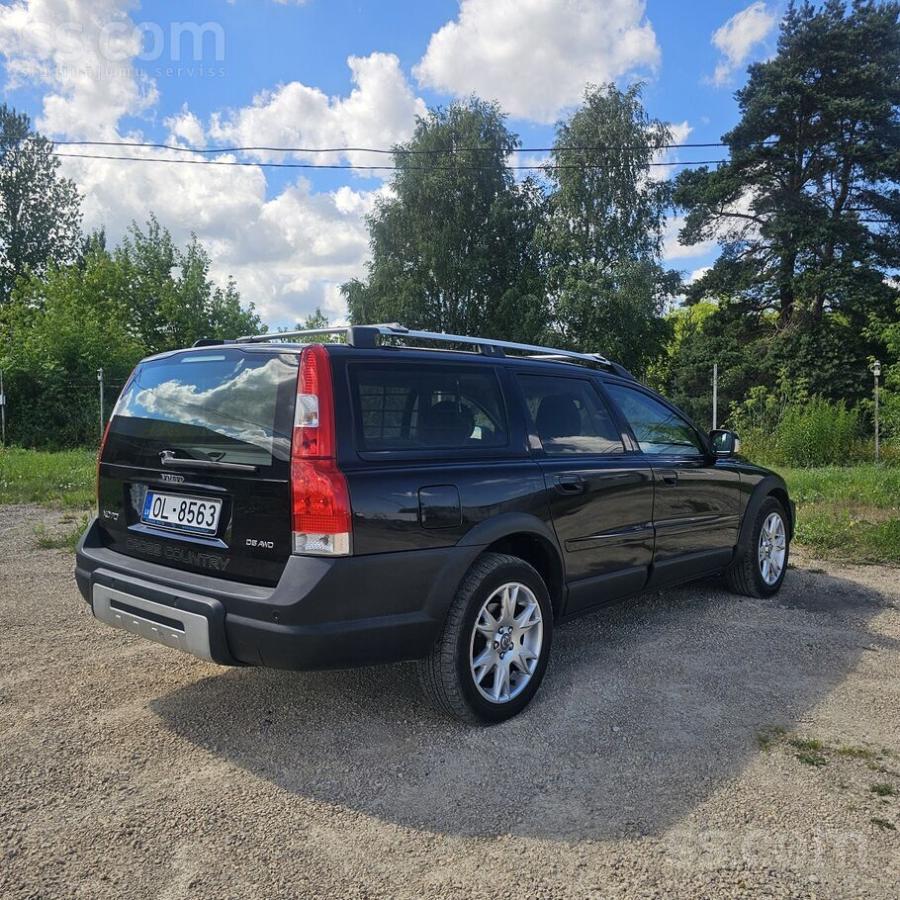 Black Volvo XC70 2007 in Riga, with an engine capacity of 2.40 L and mileage of 307 thousand km for 3990 €, photo 7 on AUTOMOTO.COM.LV