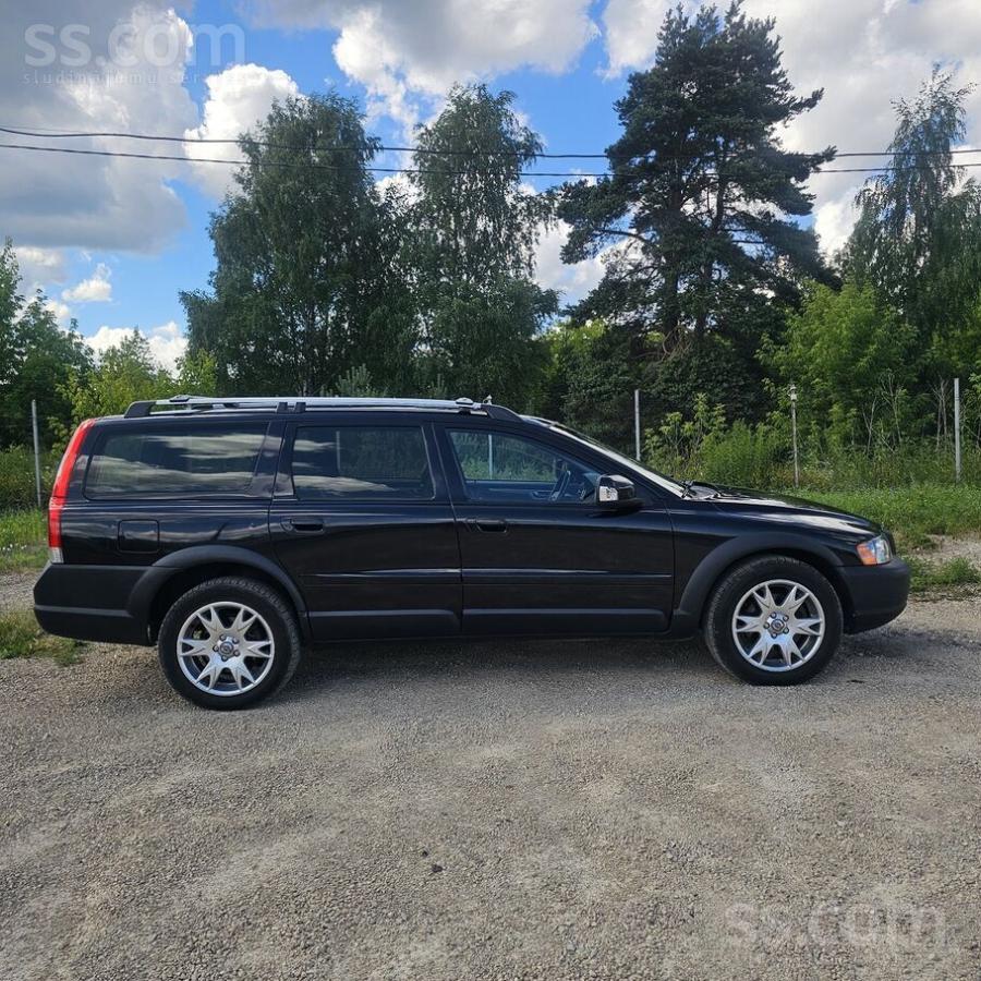 Black Volvo XC70 2007 in Riga, with an engine capacity of 2.40 L and mileage of 307 thousand km for 3990 €, photo 8 on AUTOMOTO.COM.LV