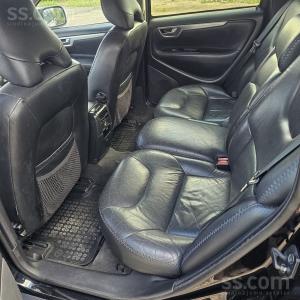 Black Volvo XC70 2007 in Riga, with an engine capacity of 2.40 L and mileage of 307 thousand km for 3990 €, photo 13 on AUTOMOTO.COM.LV