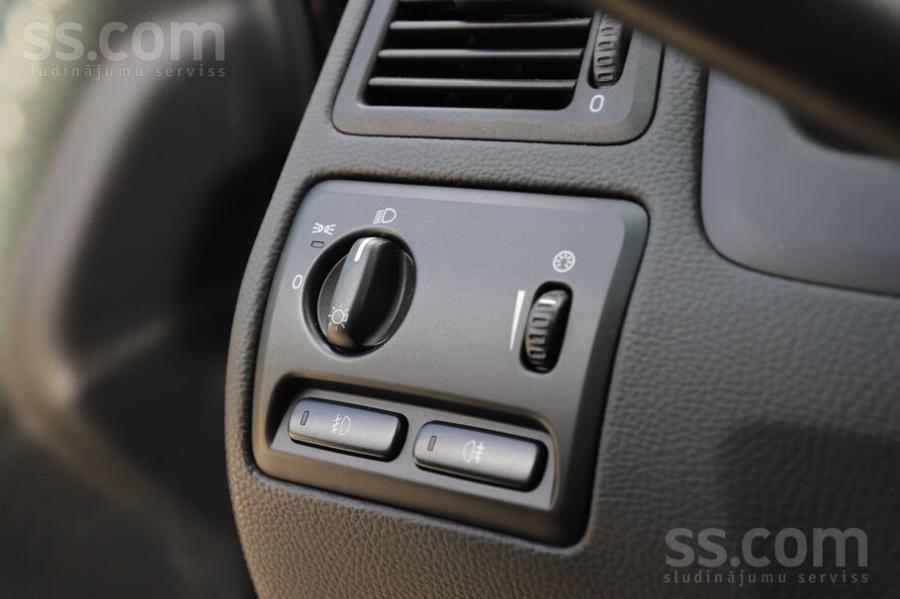 Melns Volvo XC70 2007 Tukums, ar dzinēja tilpumu 2.40 L un nobraukumu 364 tūkst. km par 5500 €, foto 12 vietnē AUTOMOTO.COM.LV