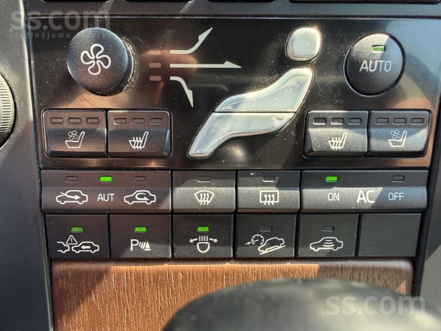 Melns Volvo XC70 2007 Gulbene, ar dzinēja tilpumu 2.40 L un nobraukumu 288 tūkst. km par 8000 €, foto 7 vietnē AUTOMOTO.COM.LV