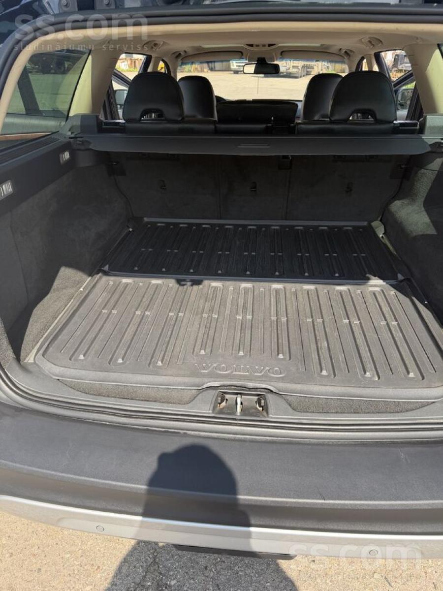 Melns Volvo XC70 2007 Gulbene, ar dzinēja tilpumu 2.40 L un nobraukumu 288 tūkst. km par 8000 €, foto 9 vietnē AUTOMOTO.COM.LV