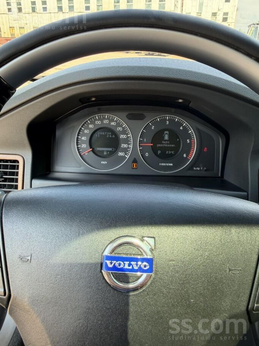 Melns Volvo XC70 2007 Gulbene, ar dzinēja tilpumu 2.40 L un nobraukumu 288 tūkst. km par 8000 €, foto 15 vietnē AUTOMOTO.COM.LV