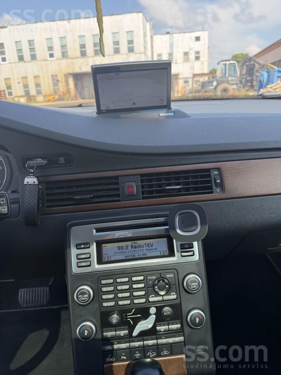 Melns Volvo XC70 2007 Gulbene, ar dzinēja tilpumu 2.40 L un nobraukumu 288 tūkst. km par 8000 €, foto 16 vietnē AUTOMOTO.COM.LV