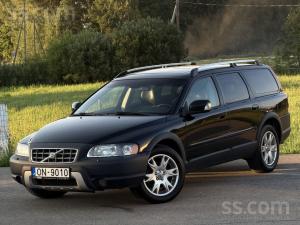 Black Volvo XC70 2007 in Ogre, with an engine capacity of 2.40 L and mileage of 347 thousand km for 5150 €, photo 3 on AUTOMOTO.COM.LV