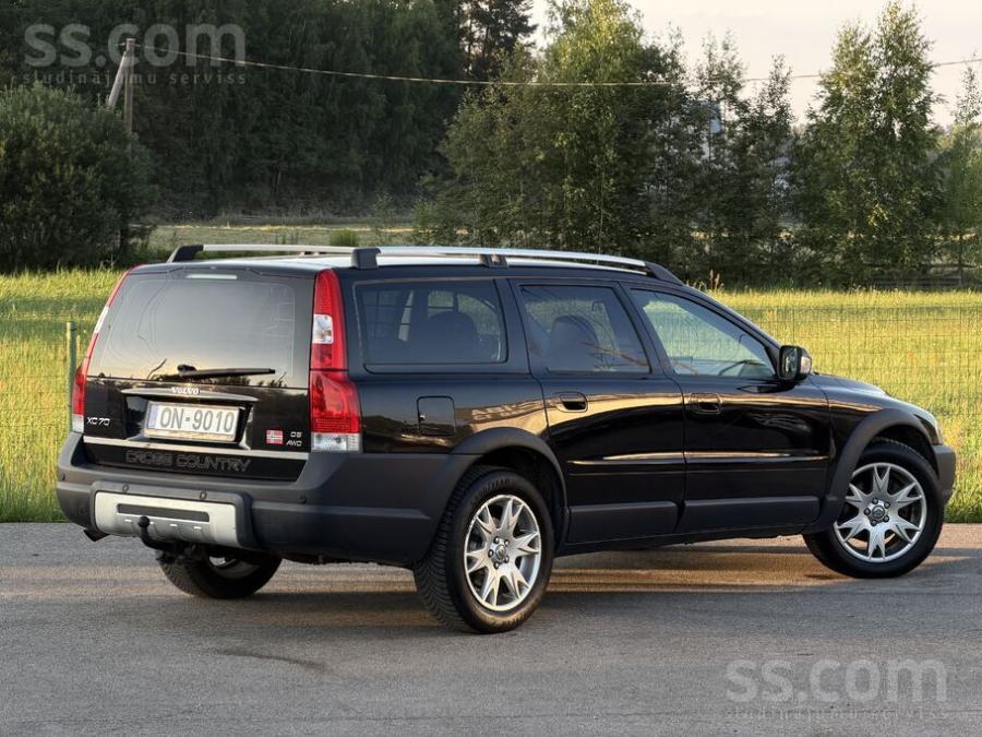 Black Volvo XC70 2007 in Ogre, with an engine capacity of 2.40 L and mileage of 347 thousand km for 5150 €, photo 6 on AUTOMOTO.COM.LV