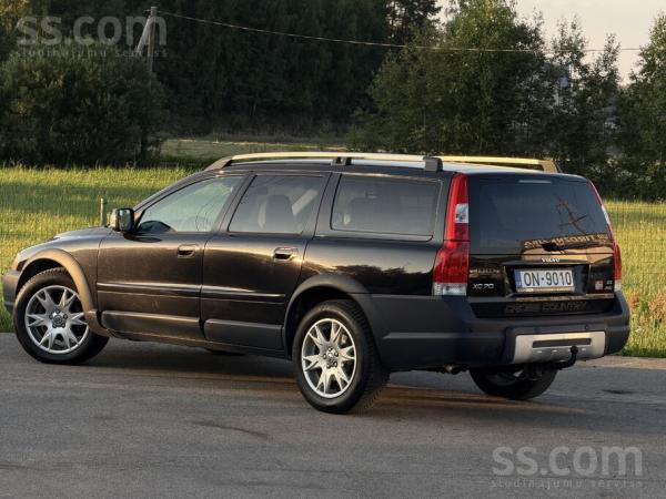 Black Volvo XC70 2007 in Ogre, with an engine capacity of 2.40 L and mileage of 347 thousand km for 5150 €, photo 8 on AUTOMOTO.COM.LV