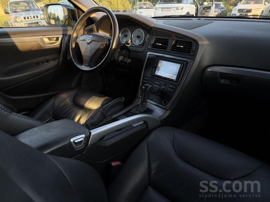 Black Volvo XC70 2007 in Ogre, with an engine capacity of 2.40 L and mileage of 347 thousand km for 5150 €, photo 12 on AUTOMOTO.COM.LV