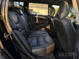 Black Volvo XC70 2007 in Ogre, with an engine capacity of 2.40 L and mileage of 347 thousand km for 5150 €, photo 14 on AUTOMOTO.COM.LV