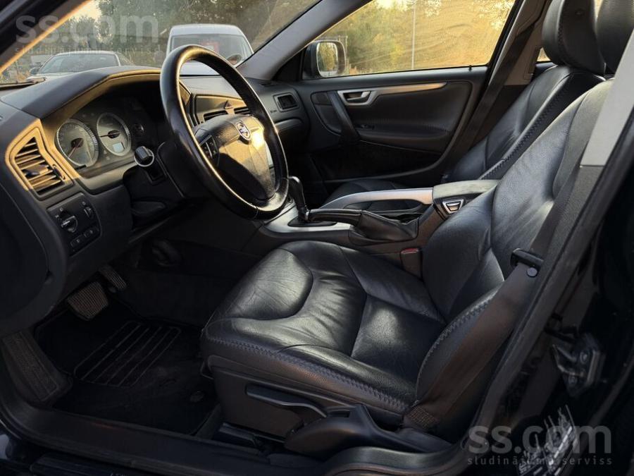 Black Volvo XC70 2007 in Ogre, with an engine capacity of 2.40 L and mileage of 347 thousand km for 5150 €, photo 15 on AUTOMOTO.COM.LV