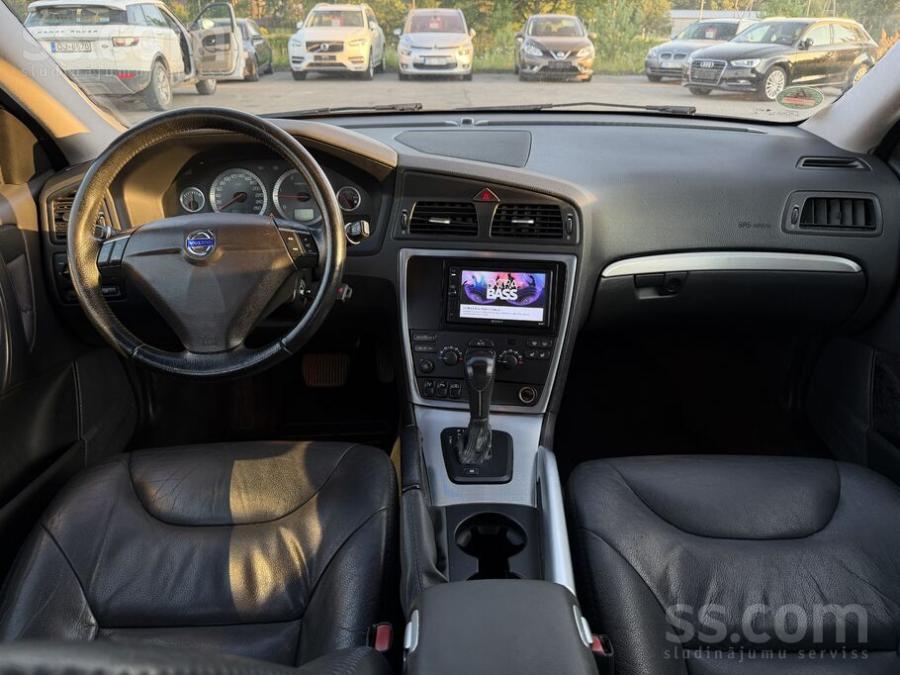 Black Volvo XC70 2007 in Ogre, with an engine capacity of 2.40 L and mileage of 347 thousand km for 5150 €, photo 17 on AUTOMOTO.COM.LV