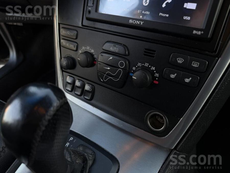 Black Volvo XC70 2007 in Ogre, with an engine capacity of 2.40 L and mileage of 347 thousand km for 5150 €, photo 18 on AUTOMOTO.COM.LV
