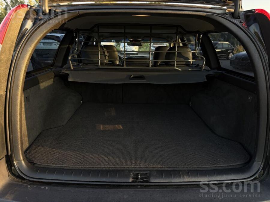 Black Volvo XC70 2007 in Ogre, with an engine capacity of 2.40 L and mileage of 347 thousand km for 5150 €, photo 19 on AUTOMOTO.COM.LV