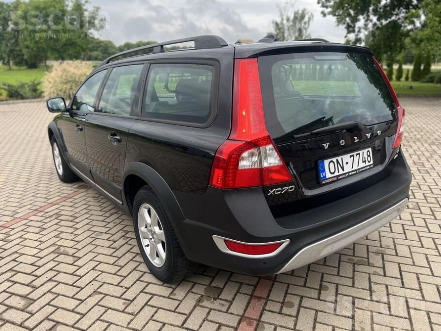 Melns Volvo XC70 2007 Rēzekne, ar dzinēja tilpumu 2.40 L un nobraukumu 372 tūkst. km par 6350 €, foto 9 vietnē AUTOMOTO.COM.LV