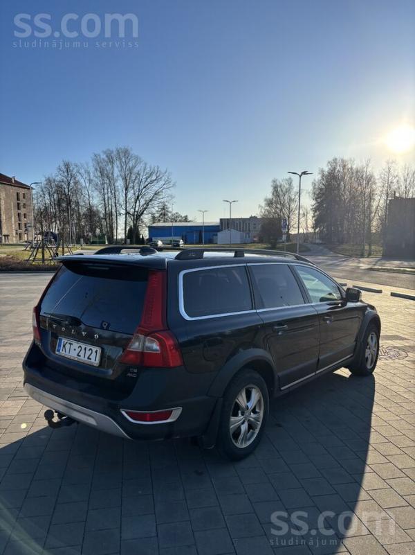 Black Volvo XC70 2007 in Cesis, with an engine capacity of 2.40 L and mileage of 483 thousand km for 4300 €, photo 6 on AUTOMOTO.COM.LV
