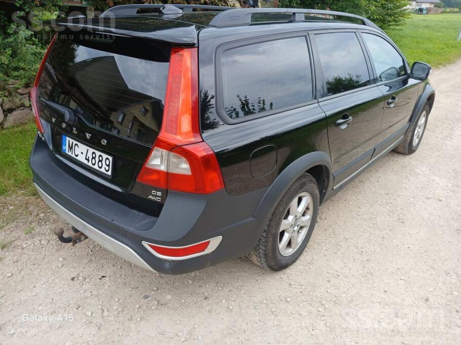 Black Volvo XC70 2007 in Riga, with an engine capacity of 2.40 L and mileage of 300 thousand km for 3500 €, photo 4 on AUTOMOTO.COM.LV