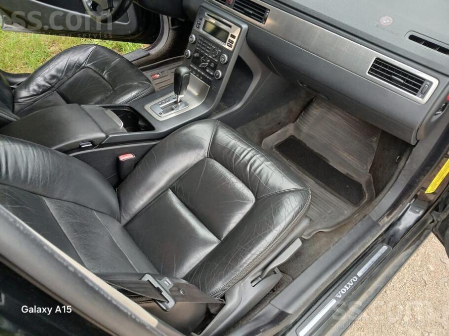 Black Volvo XC70 2007 in Riga, with an engine capacity of 2.40 L and mileage of 300 thousand km for 3500 €, photo 10 on AUTOMOTO.COM.LV