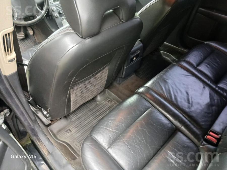 Black Volvo XC70 2007 in Riga, with an engine capacity of 2.40 L and mileage of 300 thousand km for 3500 €, photo 13 on AUTOMOTO.COM.LV