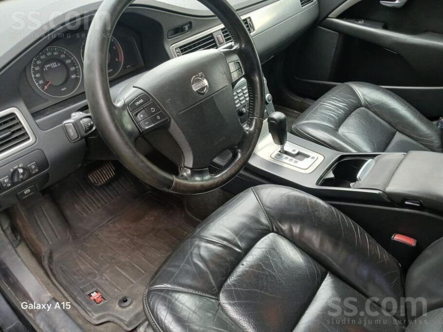 Black Volvo XC70 2007 in Riga, with an engine capacity of 2.40 L and mileage of 300 thousand km for 3500 €, photo 14 on AUTOMOTO.COM.LV
