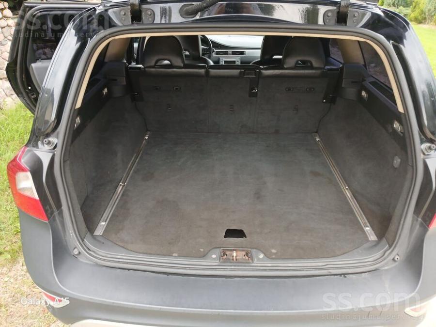 Black Volvo XC70 2007 in Riga, with an engine capacity of 2.40 L and mileage of 300 thousand km for 3500 €, photo 15 on AUTOMOTO.COM.LV