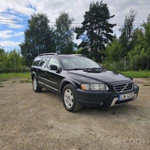 Melns Volvo XC70 2007 Rīga, ar dzinēja tilpumu 2.40 L un nobraukumu 398 tūkst. km par 4540 €, foto  vietnē AUTOMOTO.COM.LV