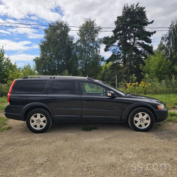 Black Volvo XC70 2007 in Riga, with an engine capacity of 2.40 L and mileage of 398 thousand km for 4540 €, photo 7 on AUTOMOTO.COM.LV