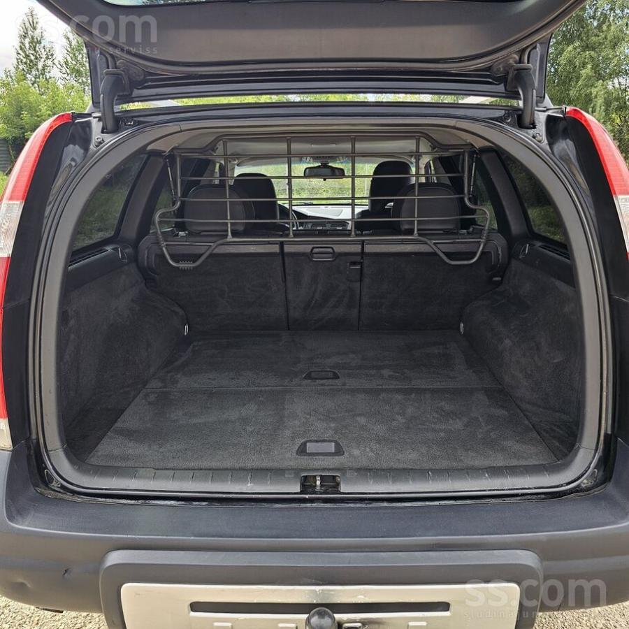 Melns Volvo XC70 2007 Rīga, ar dzinēja tilpumu 2.40 L un nobraukumu 398 tūkst. km par 4540 €, foto 12 vietnē AUTOMOTO.COM.LV
