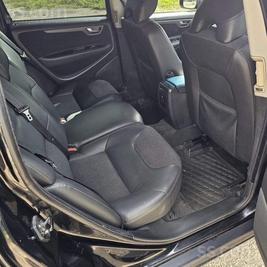 Melns Volvo XC70 2007 Rīga, ar dzinēja tilpumu 2.40 L un nobraukumu 398 tūkst. km par 4540 €, foto 13 vietnē AUTOMOTO.COM.LV