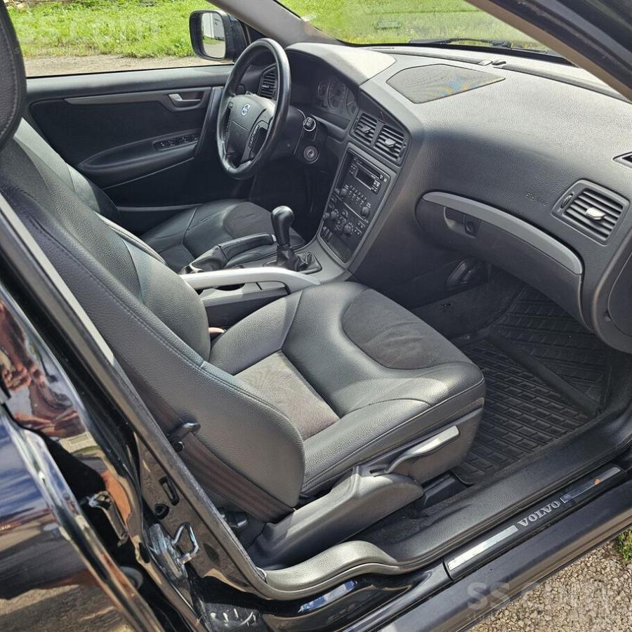 Melns Volvo XC70 2007 Rīga, ar dzinēja tilpumu 2.40 L un nobraukumu 398 tūkst. km par 4540 €, foto 14 vietnē AUTOMOTO.COM.LV