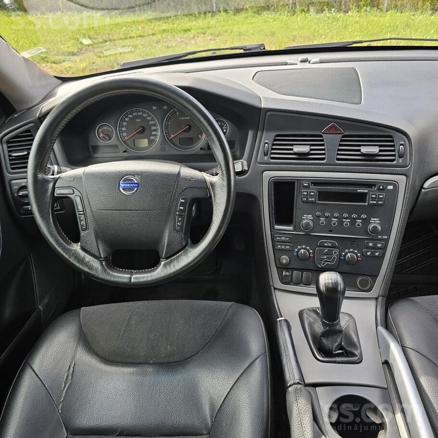 Melns Volvo XC70 2007 Rīga, ar dzinēja tilpumu 2.40 L un nobraukumu 398 tūkst. km par 4540 €, foto 15 vietnē AUTOMOTO.COM.LV