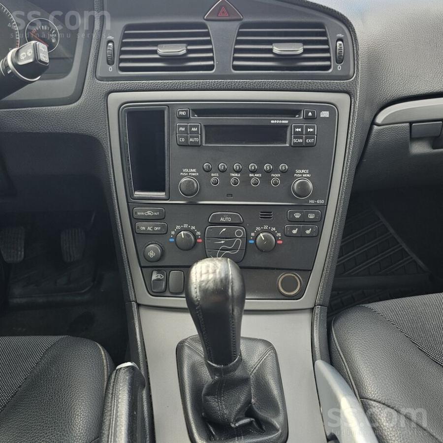 Melns Volvo XC70 2007 Rīga, ar dzinēja tilpumu 2.40 L un nobraukumu 398 tūkst. km par 4540 €, foto 16 vietnē AUTOMOTO.COM.LV