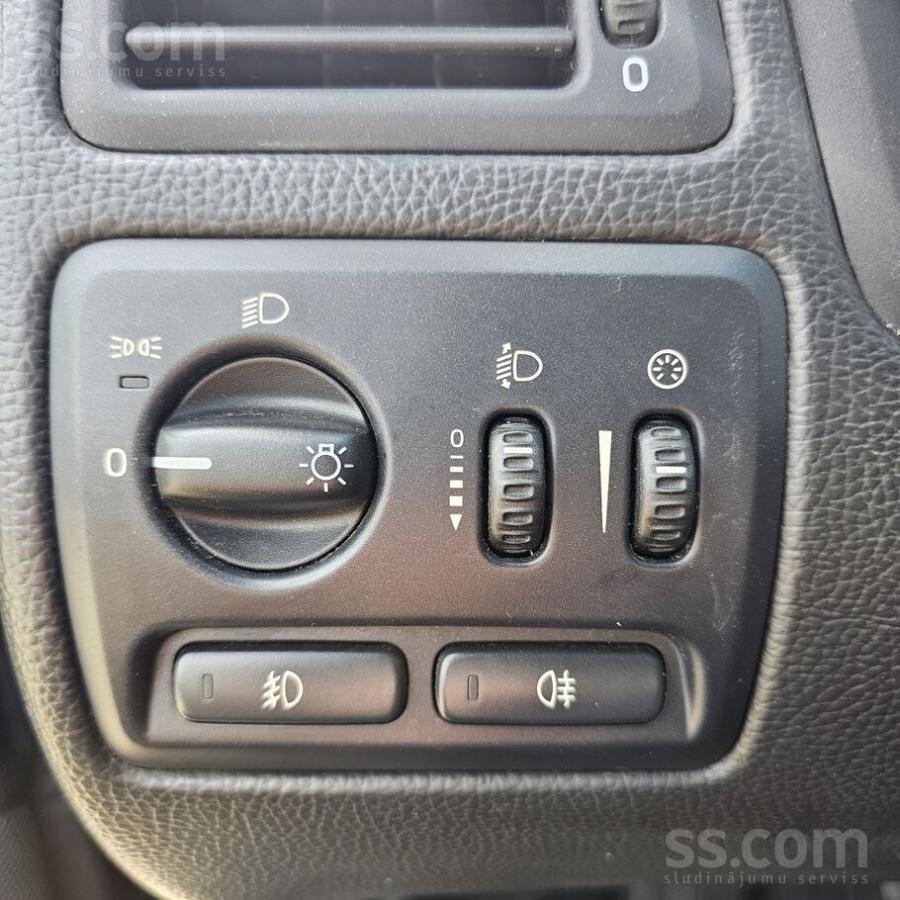 Melns Volvo XC70 2007 Rīga, ar dzinēja tilpumu 2.40 L un nobraukumu 398 tūkst. km par 4540 €, foto 18 vietnē AUTOMOTO.COM.LV