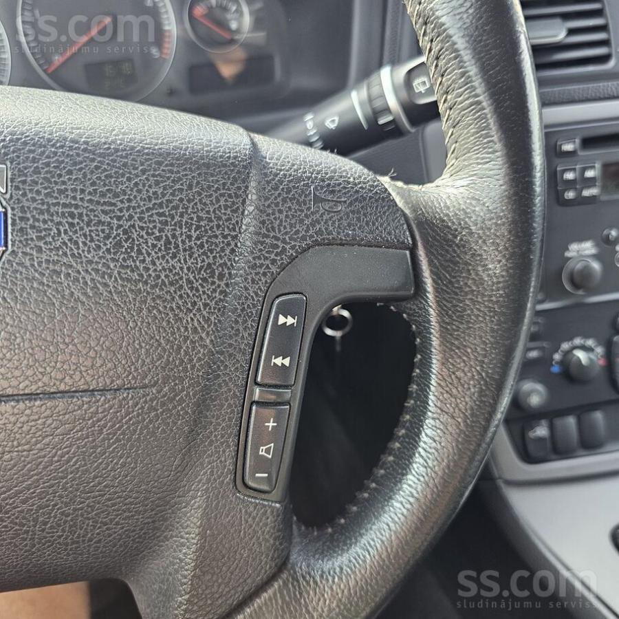 Melns Volvo XC70 2007 Rīga, ar dzinēja tilpumu 2.40 L un nobraukumu 398 tūkst. km par 4540 €, foto 20 vietnē AUTOMOTO.COM.LV