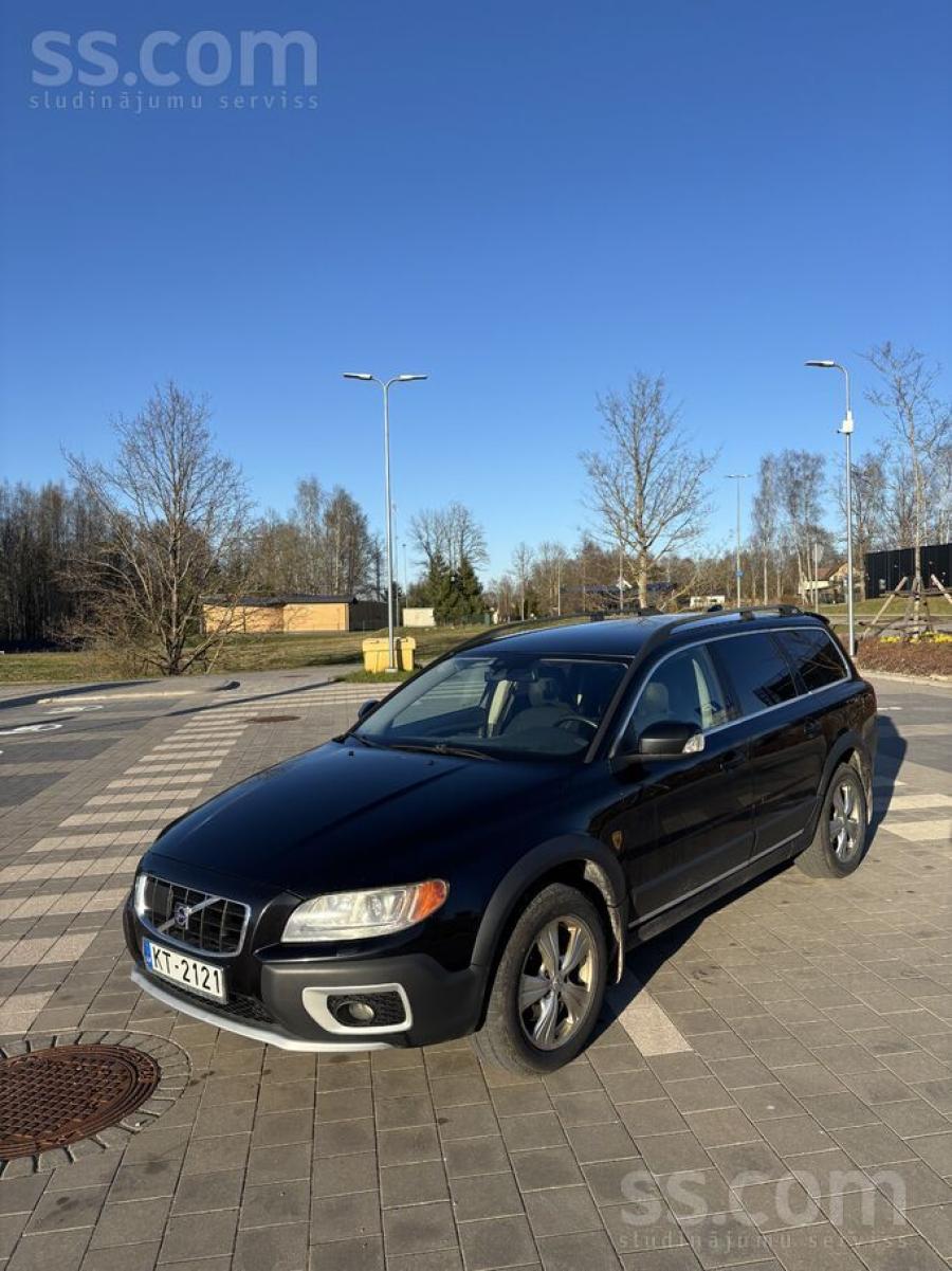Black Volvo XC70 2007 in Cesis, with an engine capacity of 2.40 L and mileage of 483 thousand km for 3800 €, photo 4 on AUTOMOTO.COM.LV