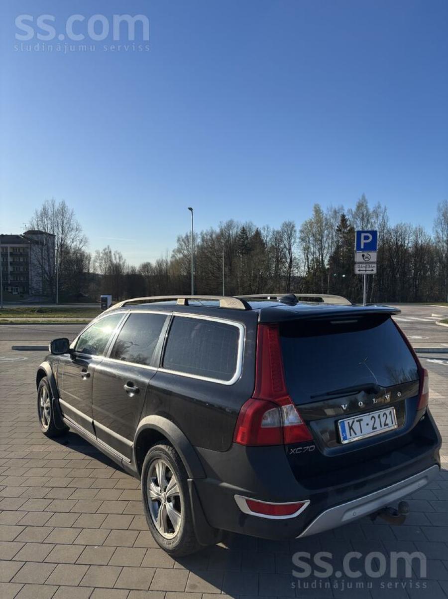 Black Volvo XC70 2007 in Cesis, with an engine capacity of 2.40 L and mileage of 483 thousand km for 3800 €, photo 5 on AUTOMOTO.COM.LV