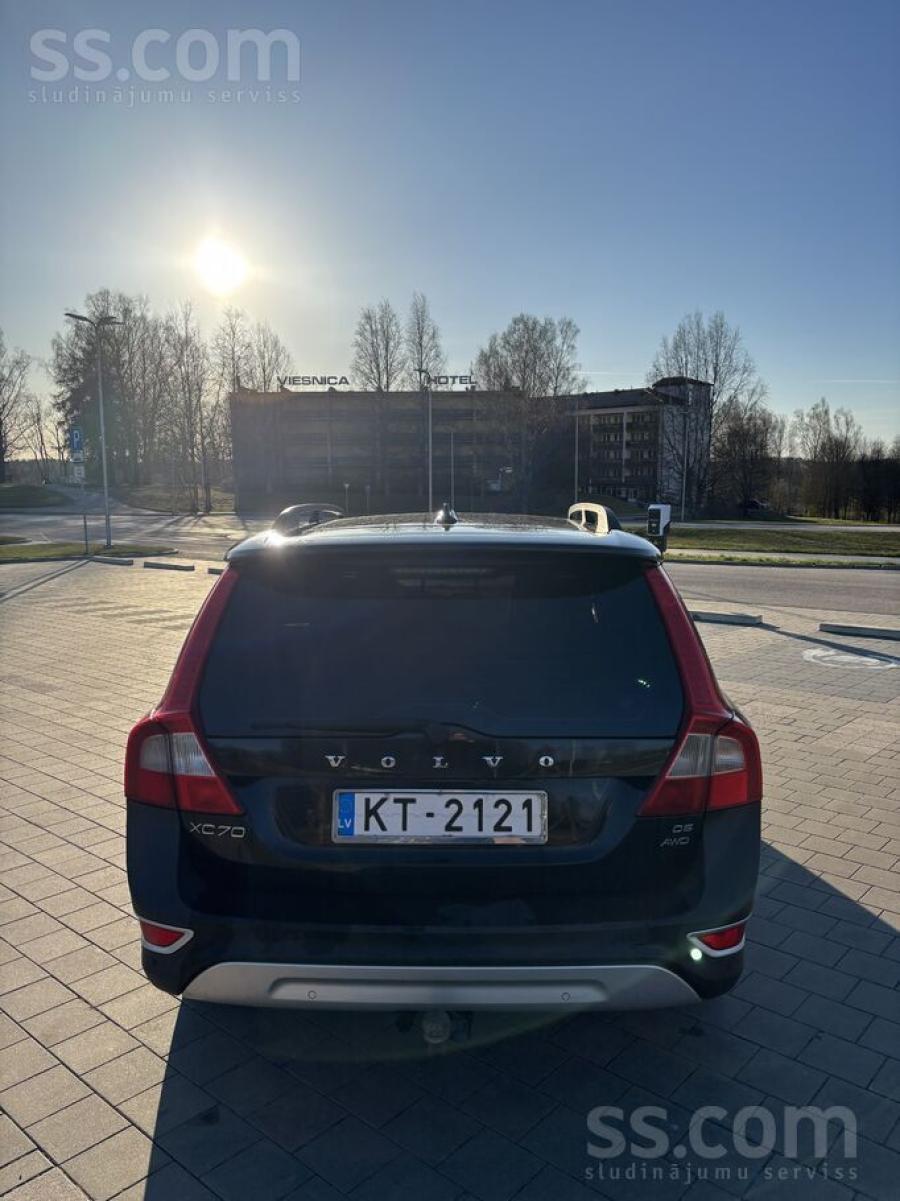 Black Volvo XC70 2007 in Cesis, with an engine capacity of 2.40 L and mileage of 483 thousand km for 3800 €, photo 6 on AUTOMOTO.COM.LV