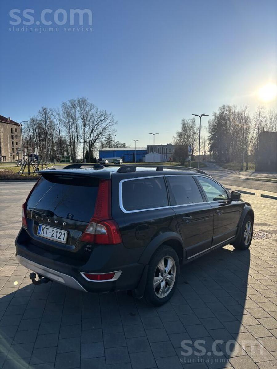 Black Volvo XC70 2007 in Cesis, with an engine capacity of 2.40 L and mileage of 483 thousand km for 3800 €, photo 7 on AUTOMOTO.COM.LV