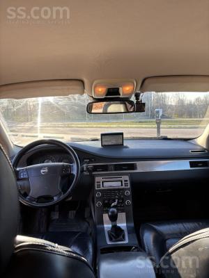 Black Volvo XC70 2007 in Cesis, with an engine capacity of 2.40 L and mileage of 483 thousand km for 3800 €, photo 9 on AUTOMOTO.COM.LV