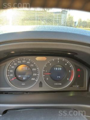 Black Volvo XC70 2007 in Cesis, with an engine capacity of 2.40 L and mileage of 483 thousand km for 3800 €, photo 11 on AUTOMOTO.COM.LV
