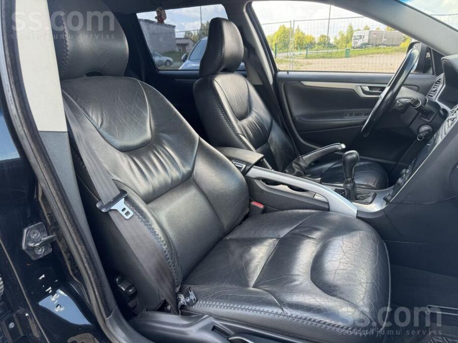 Melns Volvo XC70 2007 Valmiera, ar dzinēja tilpumu 2.40 L un nobraukumu 299 tūkst. km par 3400 €, foto 17 vietnē AUTOMOTO.COM.LV