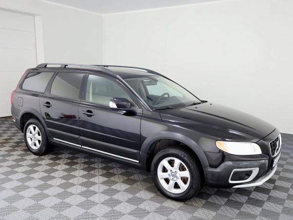 Black Volvo XC70 2007 in Tallinn, with an engine capacity of 2.40 L and mileage of 255 thousand km for 3699 €, photo 9 on AUTOMOTO.COM.LV