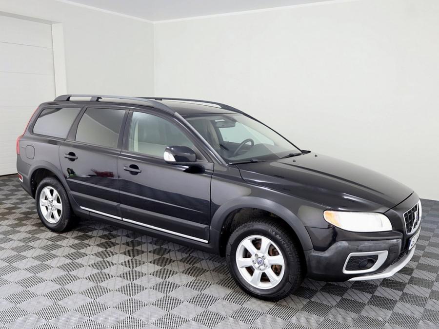 Black Volvo XC70 2007 in Tallinn, with an engine capacity of 2.40 L and mileage of 255 thousand km for 3699 €, photo 9 on AUTOMOTO.COM.LV