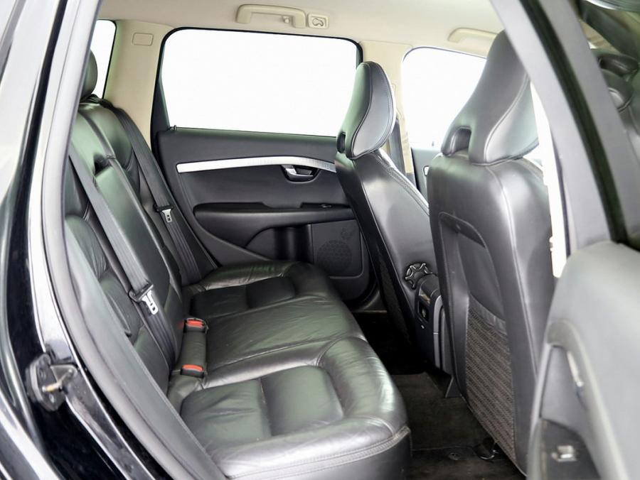 Black Volvo XC70 2007 in Tallinn, with an engine capacity of 2.40 L and mileage of 255 thousand km for 3699 €, photo 15 on AUTOMOTO.COM.LV