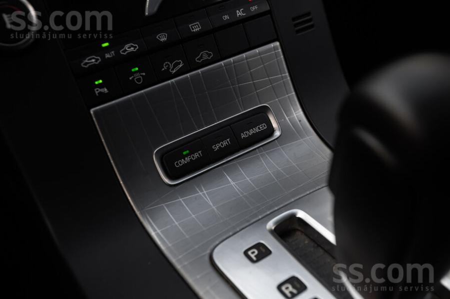 Melns Volvo XC70 2007 Jelgava, ar dzinēja tilpumu 2.40 L un nobraukumu 280 tūkst. km par 5500 €, foto 14 vietnē AUTOMOTO.COM.LV
