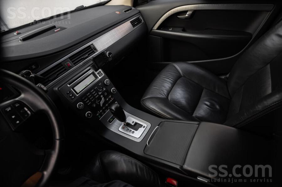 Melns Volvo XC70 2007 Jelgava, ar dzinēja tilpumu 2.40 L un nobraukumu 280 tūkst. km par 5500 €, foto 15 vietnē AUTOMOTO.COM.LV