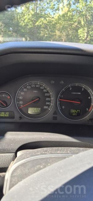 Black Volvo XC70 2007 in Valka, with an engine capacity of 2.40 L and mileage of 606 thousand km for 2500 €, photo 7 on AUTOMOTO.COM.LV