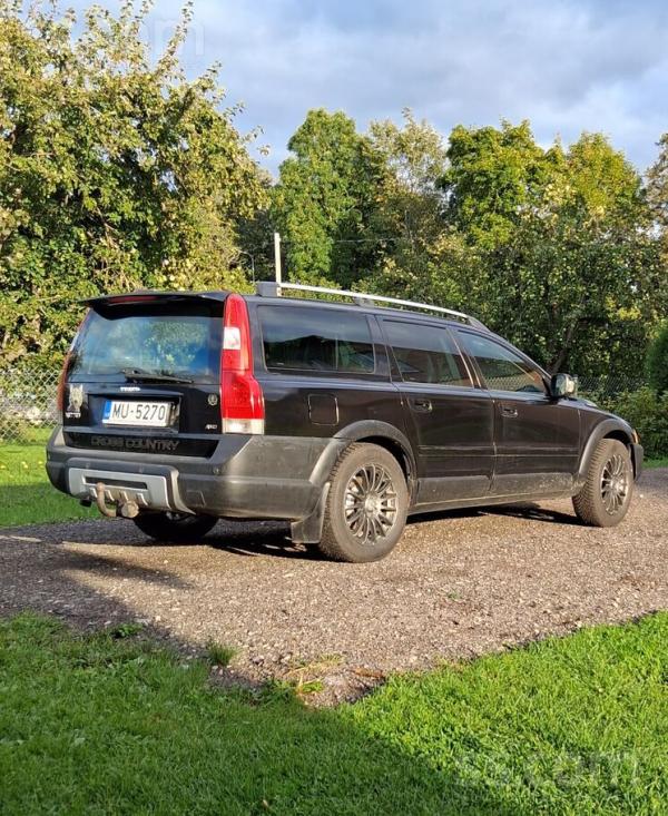 Black Volvo XC70 2007 in Riga, with an engine capacity of 2.50 L and mileage of 338 thousand km for 4200 €, photo 1 on AUTOMOTO.COM.LV