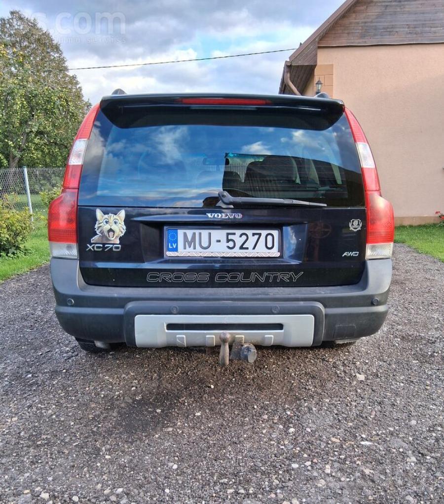 Black Volvo XC70 2007 in Riga, with an engine capacity of 2.50 L and mileage of 338 thousand km for 4200 €, photo 3 on AUTOMOTO.COM.LV