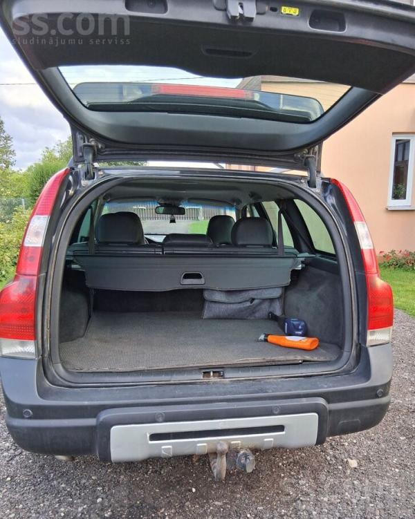 Black Volvo XC70 2007 in Riga, with an engine capacity of 2.50 L and mileage of 338 thousand km for 4200 €, photo 7 on AUTOMOTO.COM.LV