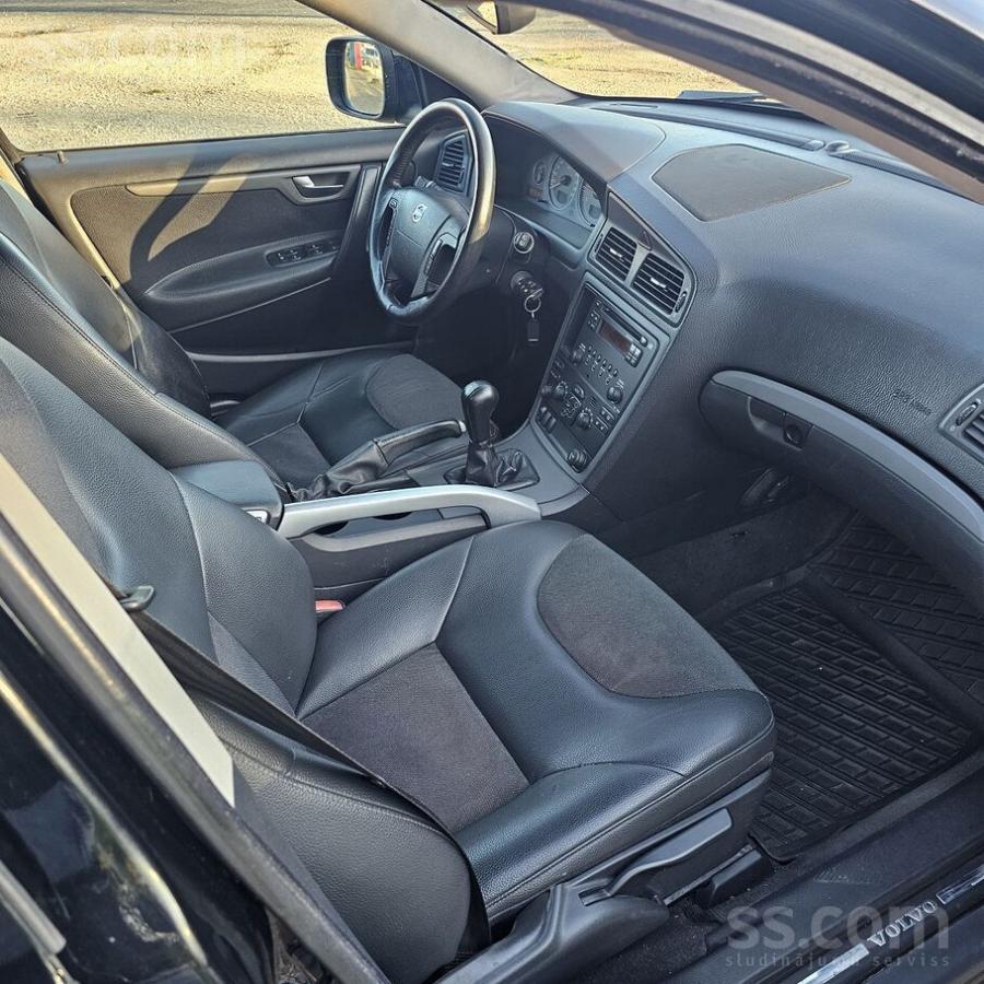 Melns Volvo XC70 2007 Rīga, ar dzinēja tilpumu 2.40 L un nobraukumu 0 tūkst. km par 3950 €, foto 12 vietnē AUTOMOTO.COM.LV